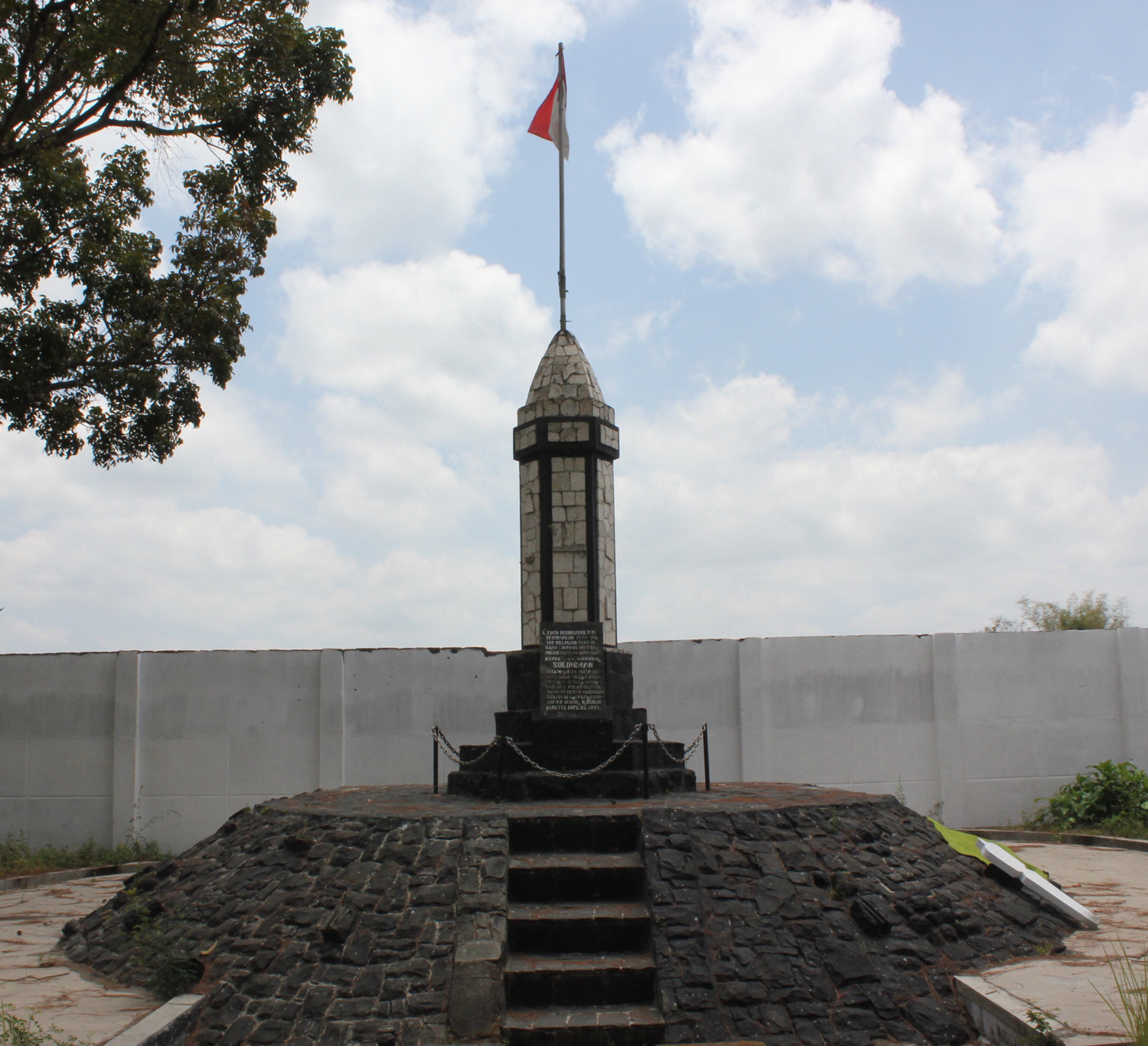 Sejarah Monumen Potlot Blitar: Simbol Perlawanan Musik dan Ruang ...