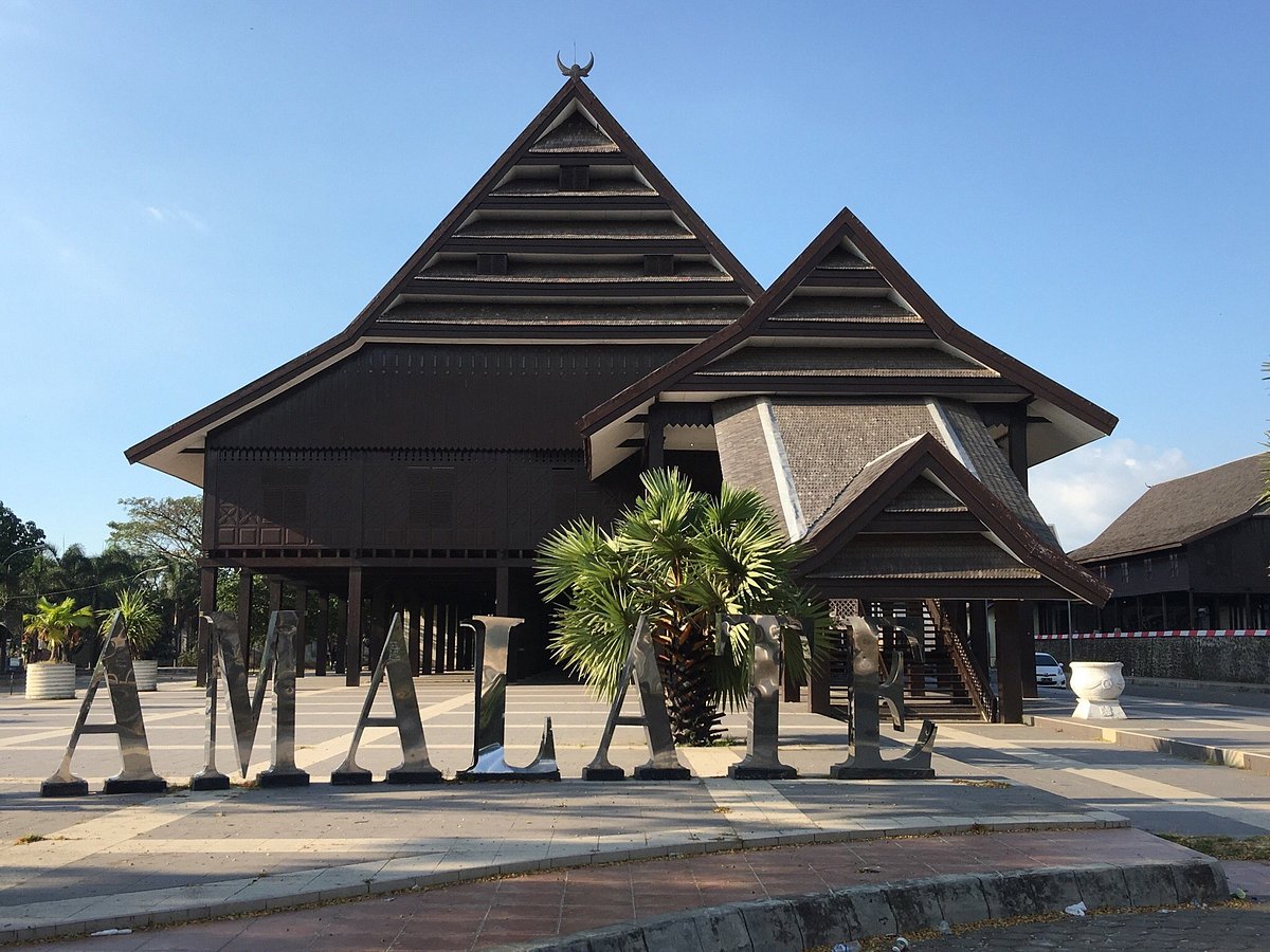 Menelusuri Sejarah Rumah Adat Balla Lompoa: Jejak Kejayaan Kerajaan Gowa!