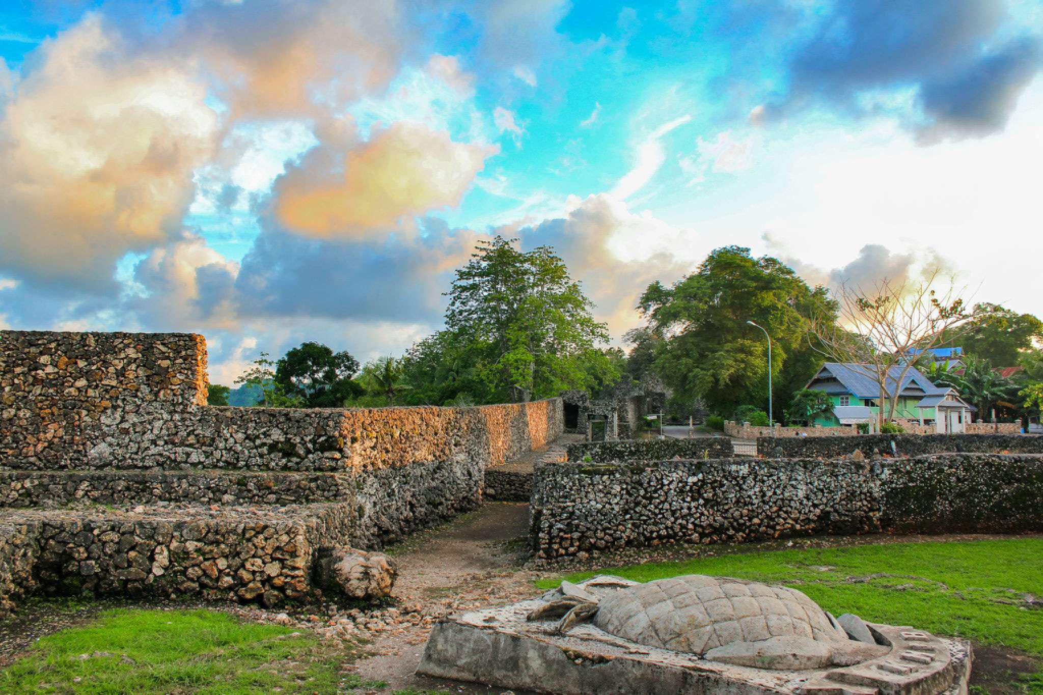 Benteng Wolio: Simbol Kejayaan Kesultanan Buton di Puncak Perbukitan ...
